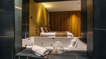 Quarto Deluxe | Cofre no quarto, secretária, cortinas/cortinados opacos
