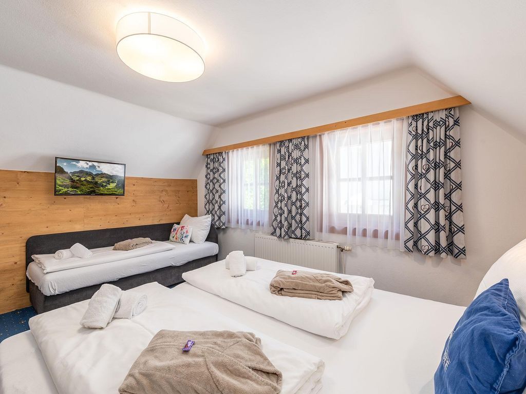 Chalet Am See By Mynests - Holiday Home, 3 Bedrooms, 2 Bathrooms - Obertraun