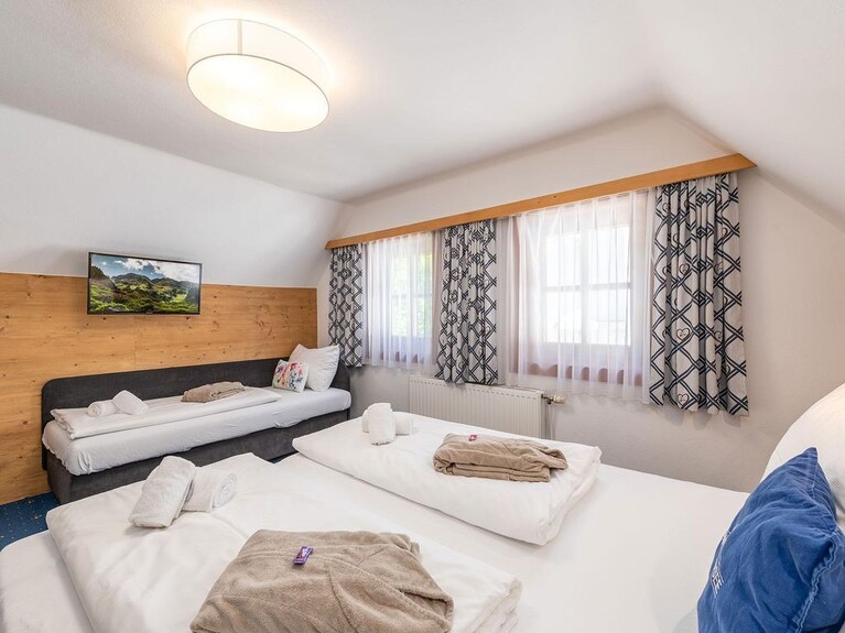 Chalet Am See By Mynests - Holiday Home, 3 Bedrooms, 2 Bathrooms - Obertraun