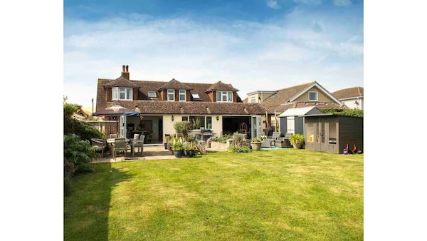 Spacious Family Home.beach 1min Walk.dog Friendly.big Grdn Trampoline.woodburner - Selsey