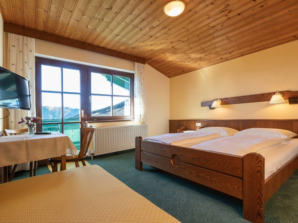 Triple Room, Shower, Toilet, Balcony - Pension Stoffenbauer - Hallstatt