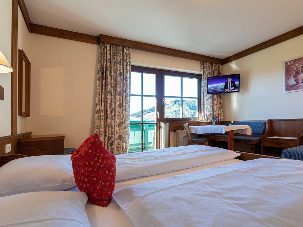 Family Room With Bath, Toilet - Pension Stoffenbauer - Obertraun