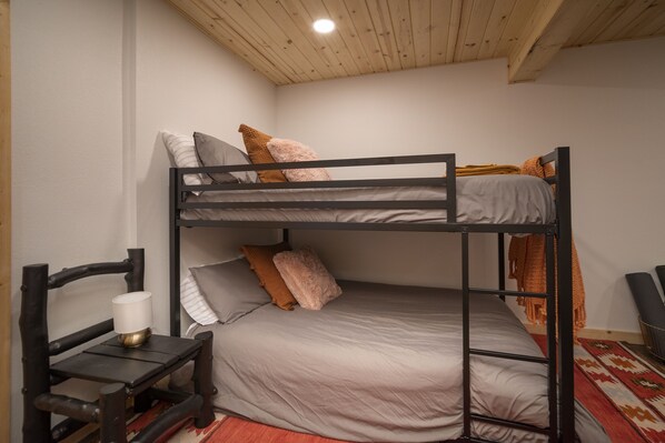 Cabana, 4 quartos | 4 quartos, ferros/tábuas de passar roupa, Wi-Fi de cortesia