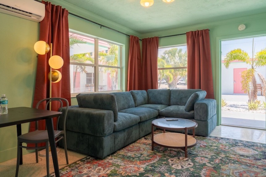 105 · Pool Kitchen Beach Self Checkin Free Parking - Clearwater Beach, FL