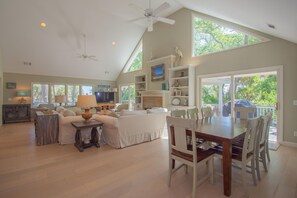 Casa, várias camas, cozinha, vista para o oceano | Opções para refeição no quarto