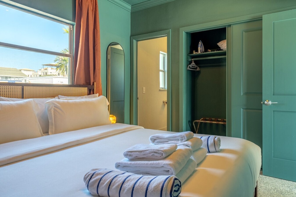 106 · Experience Time Travel: Retro Motel Apartment - Clearwater Beach, FL