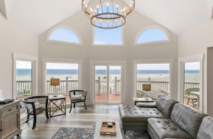 Casa, várias camas, varanda, vista para o oceano | Sala de estar