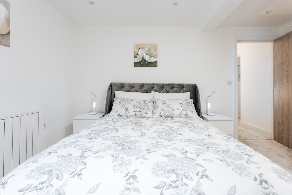 Lovely Duplex 2 Bedroom Flat With Parking - Poole