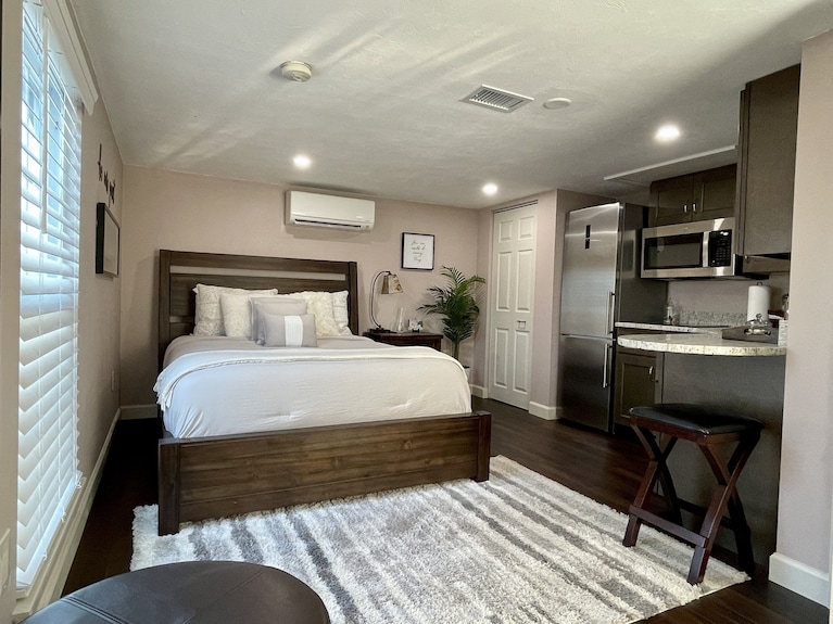 Cozy Newly Remodeled Studio Apt-5 Miles From The Famous Siesta Key Beach!!! - Lido Key Beach, Sarasota