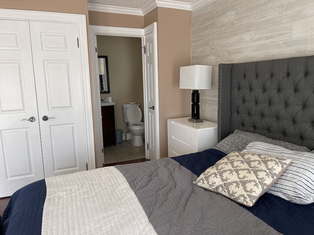 Modern Clean Lakefront Cottage. Just 12 Min To Parry Sound - Parry Sound