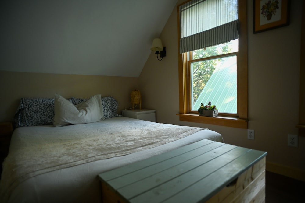 Beautiful Cedar Chalet Overlooking Jay Branch - 제이