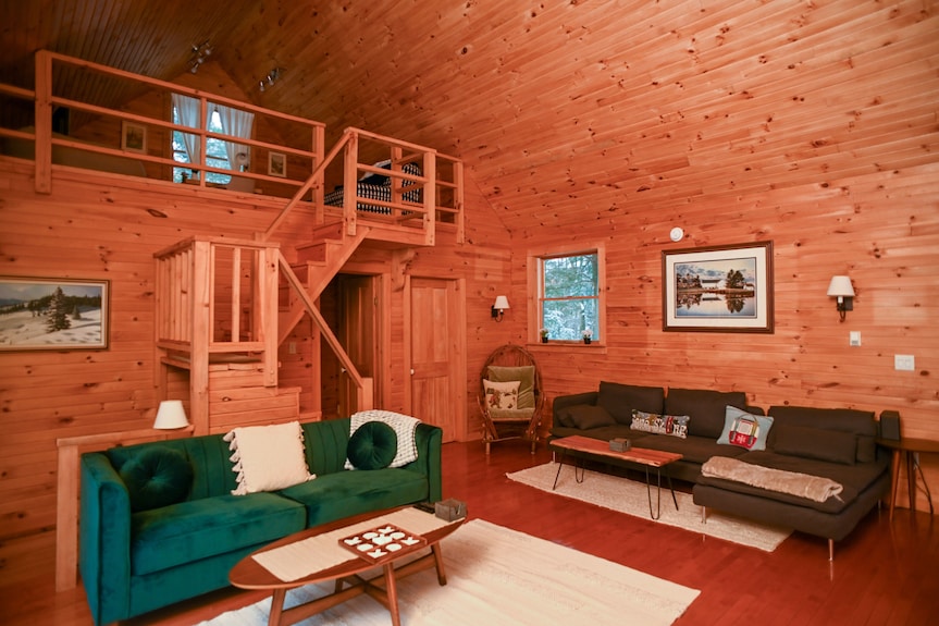 Beautiful Cedar Chalet Overlooking Jay Branch - Vermont