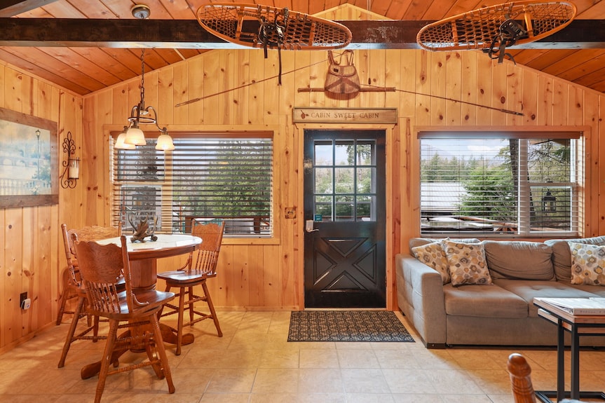 Elk Cabin, Hot Tub, Ac, Fire Pit, River Access - Washington