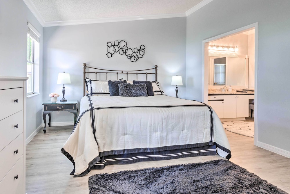 Inviting Lady Lake House: In The Village! - Lake Weir, FL