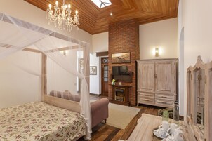 Quarto Duplo Deluxe, 1 cama de casal, vista para o lago | Lençóis de algodão egípcio, roupa de alta qualidade, cofre no quarto 