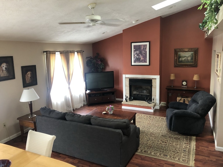 Best Location & Neighborhood (2.5 To Downtown Pgh) - Pittsburgh