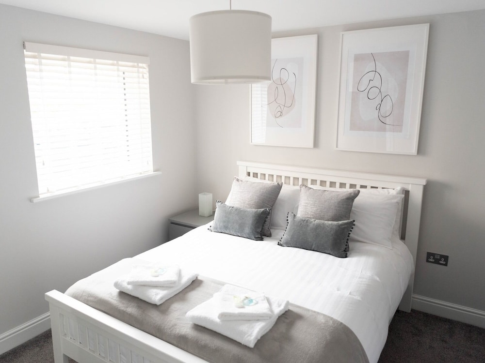 Pass The Keys | Lovely, Comfortable 2-bed Braehead - Free Parking - エアシア