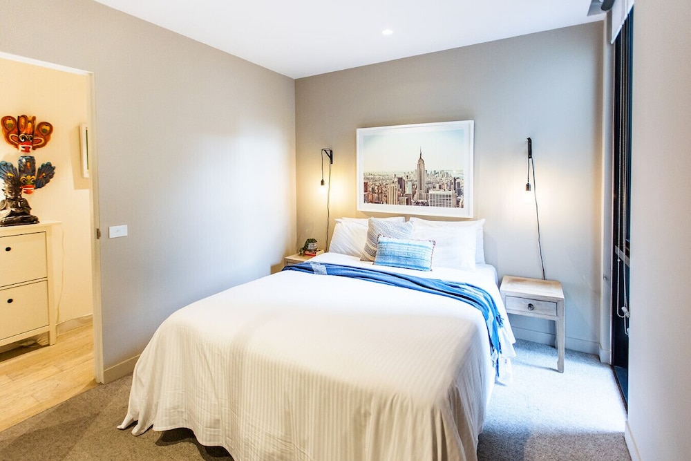 Sienna | Lux Designer Space | 150m To Smith St - Melbourne