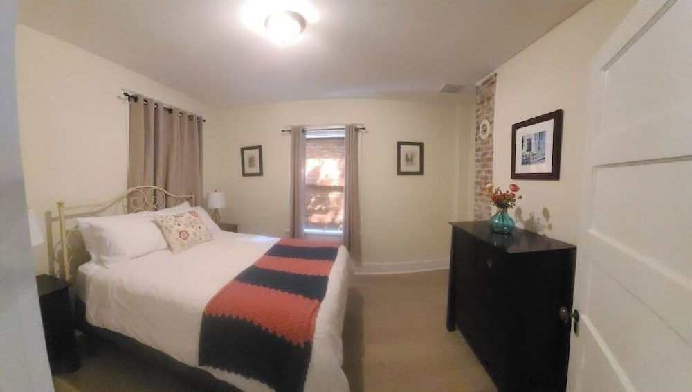 Casa Lola Downtown Cottage - St. Augustine, FL