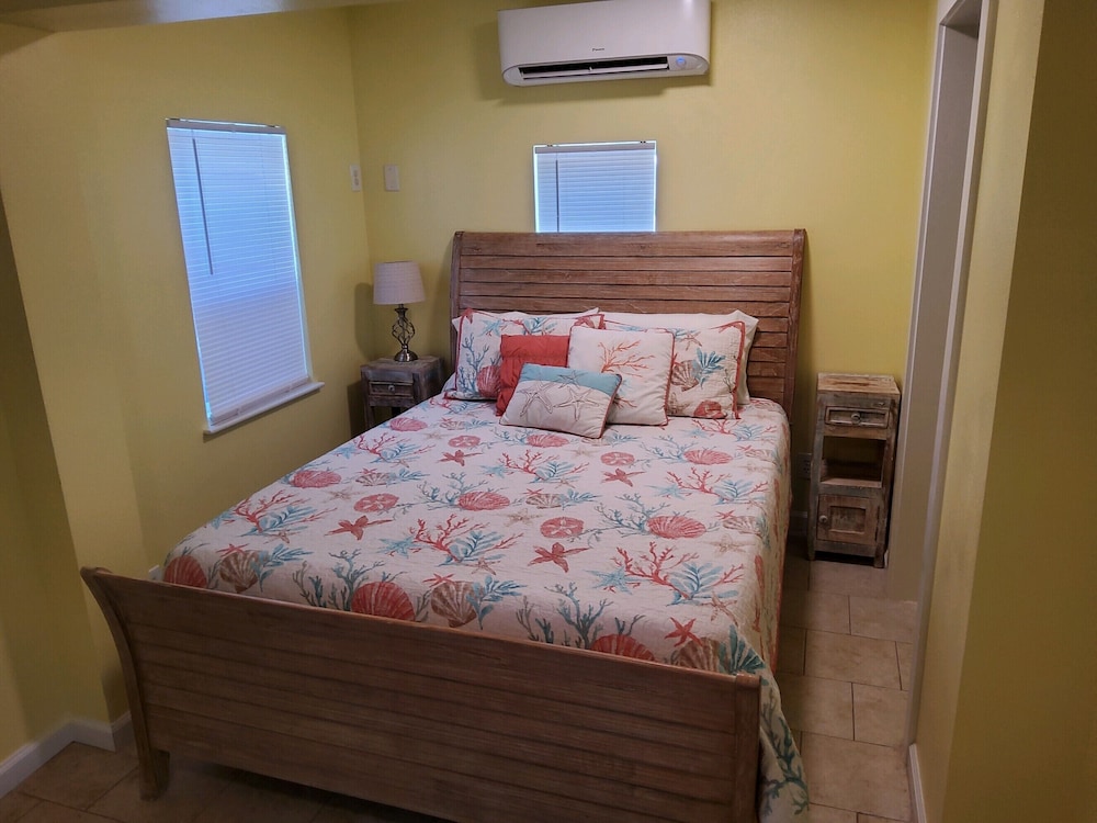Bijou - A Jewel Steps From The Pristine White Sand And Gulf. - Panama City Beach, FL