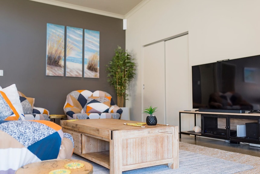 Ocean Blue, Sunny Beach Home Close To Surf & Shops - Waihi Beach