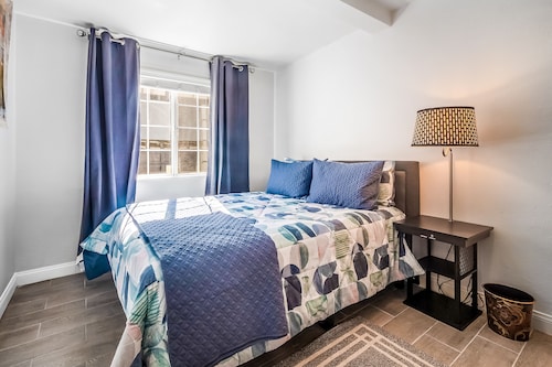 Charming Home Close To Beach, Shops, & Restaurants With Wifi & Sunny Patio - Oceanside, CA