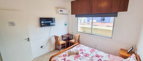 Quarto Básico | Secretária, secretária adequada para computadores portáteis