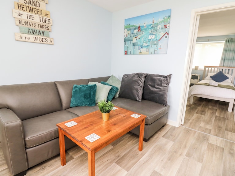 Cwtsh Cragen, Pet Friendly, Character Holiday Cottage In New Quay - New Quay