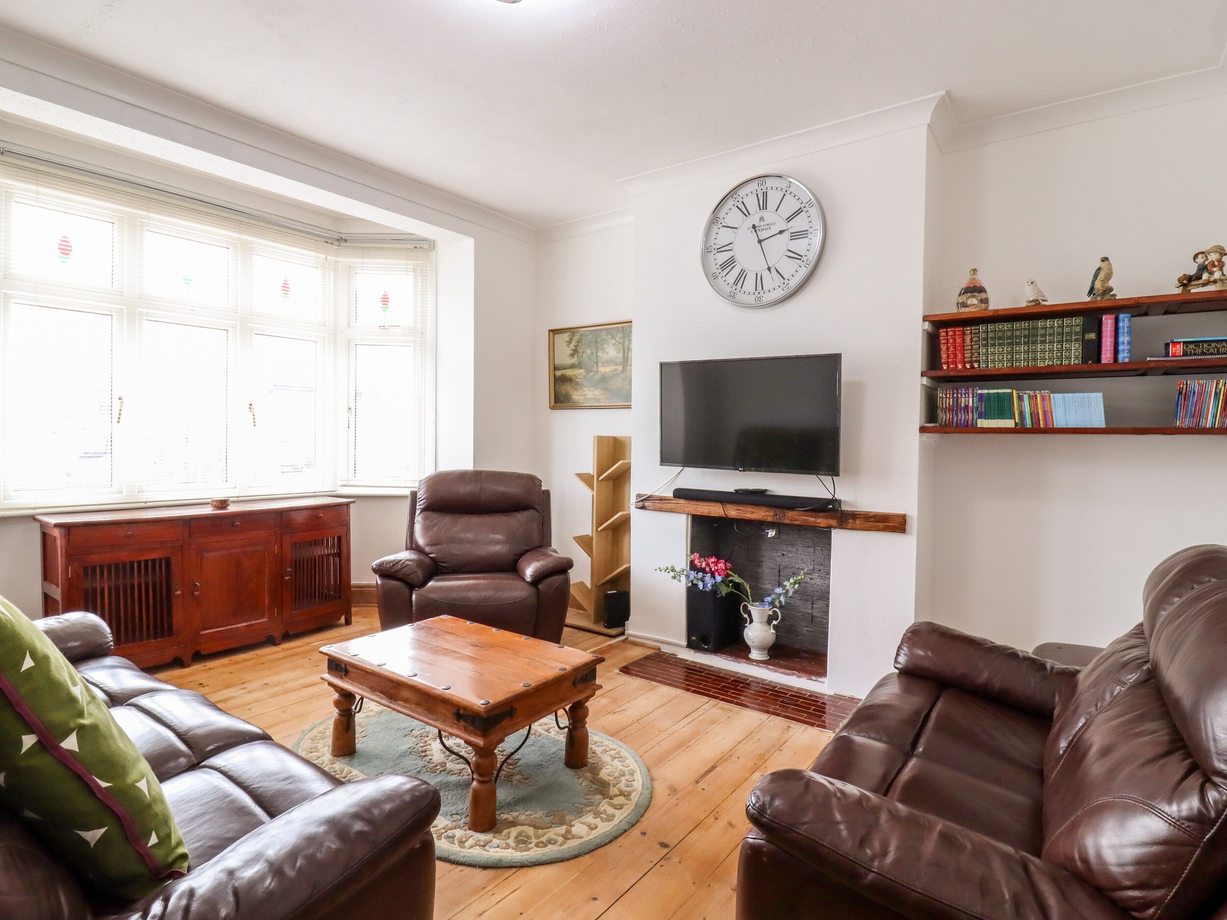 Ninety Eight, Family Friendly, With A Garden In Southend-on-sea - Southend-on-Sea