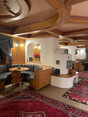 Área de estar no saguão