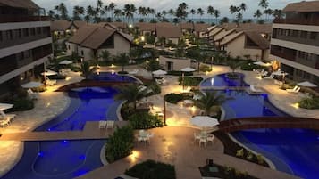 6 piscinas exteriores