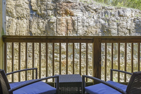 Hillside Lodge | Walk-in Unit In The Vineyards Resort - Branson, MO