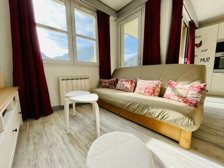 Bright 50 M² With Balcony And View On The Valley - Briançon