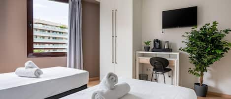 Twin Room | Escrivaninha, espaço de trabalho para notebook, Wi-Fi de cortesia