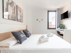 Economy Double Room | Secretária, secretária adequada para computadores portáteis 