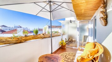 Deluxe Room - Cortiça | Minibar, com decoração personalizada, com mobília individualizada 