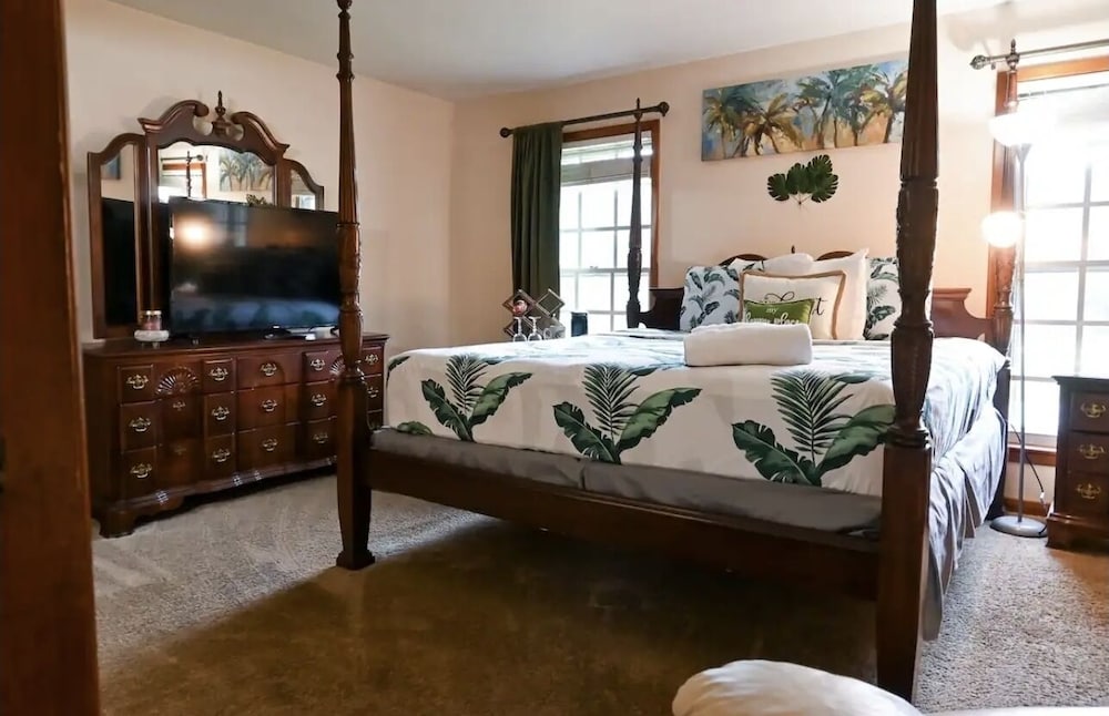 Palms & Paradise The Perfect Vacation Home - Covington, GA