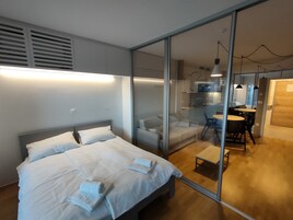 Apartamento Cidade | Cofre no quarto, ferro/tábua de engomar, Wi-fi grátis 