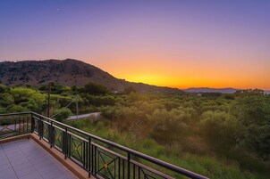 Quarto Duplo ou Twin Panorâmico, 1 quarto, não fumadores, vista para a montanha | Terraço/pátio interior