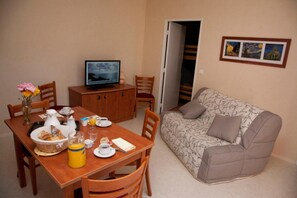Apartamento | Wi-fi grátis, roupa de cama fornecida 
