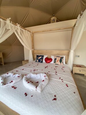 Quarto Royal, 1 quarto, vista para o mar, junto ao jardim | 1 quarto, roupa de alta qualidade, minibar, cofre no quarto 