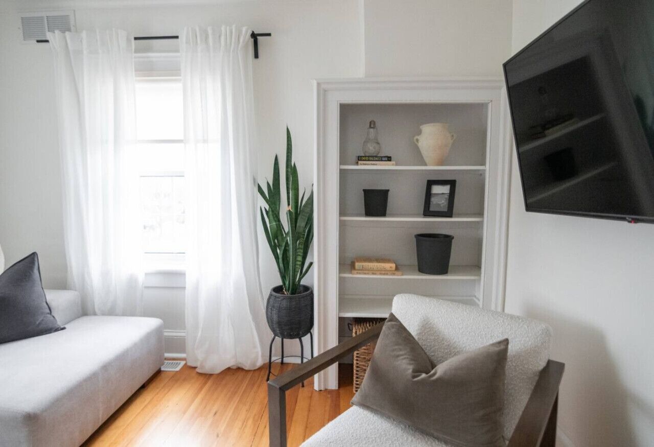 Christie Corner I:feel At Home While You Stay, Eat And Relax - St. Catharines