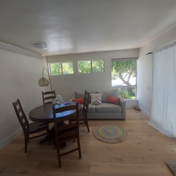 Attached Unit, A Few Minute Walk From The Beach - Isla Vista, CA