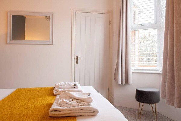 Apartment Ideal For Hospital By Nest Stays - Bedford