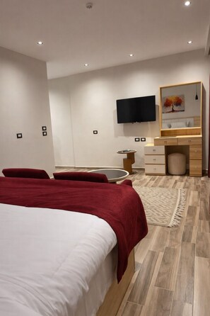 Quarto luxo, sacada, vista para o jardim | Frigobar, cofres nos quartos, cortinas blackout, roupa de cama