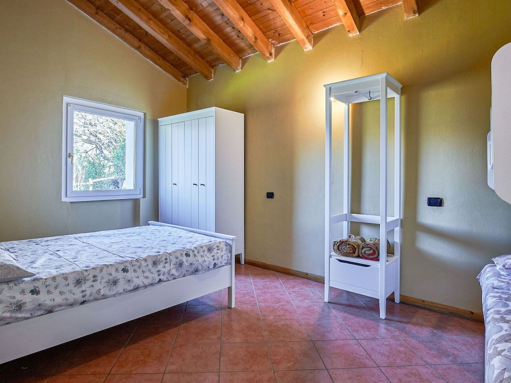 Beautiful Apartment In Villa For 6 Guests With Wifi, Tv, Patio, Pets Allowed And Parking - Varenna