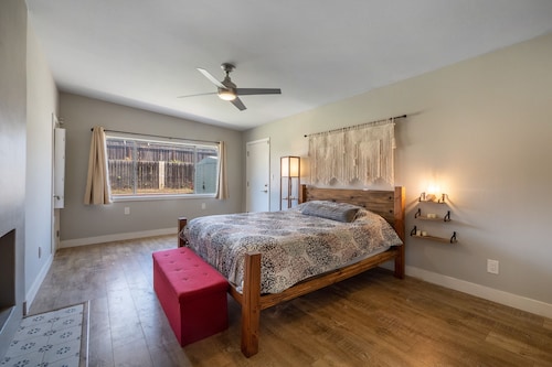 California Home With Firepit, Enclosed Yard & Full Kitchen - Snowbird-friendly - Chula Vista, CA