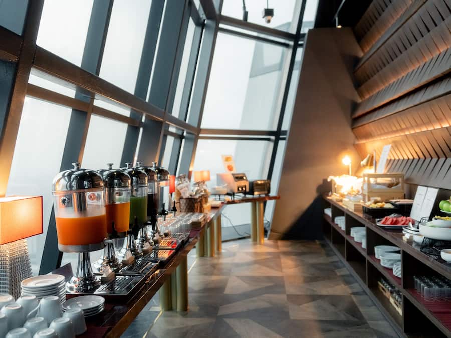 Pequeno-almoço tipo buffet diário mediante uma taxa