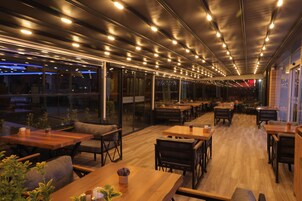 Pequeno-almoço tipo buffet diário incluído 