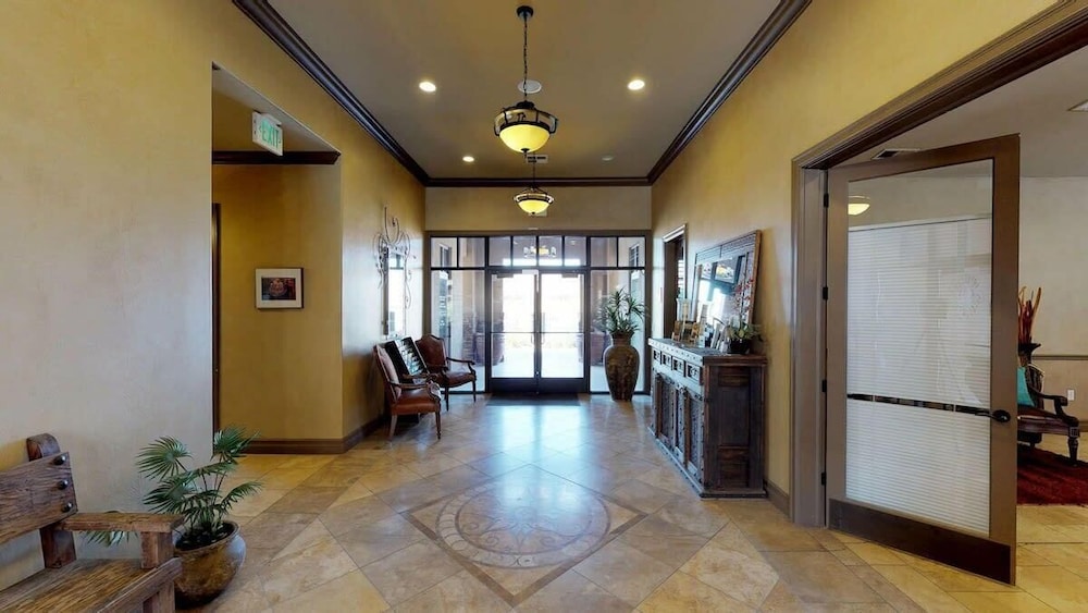 Top Floor Privacy | Outdoor Fireplace, Sleeps 8 - Utah